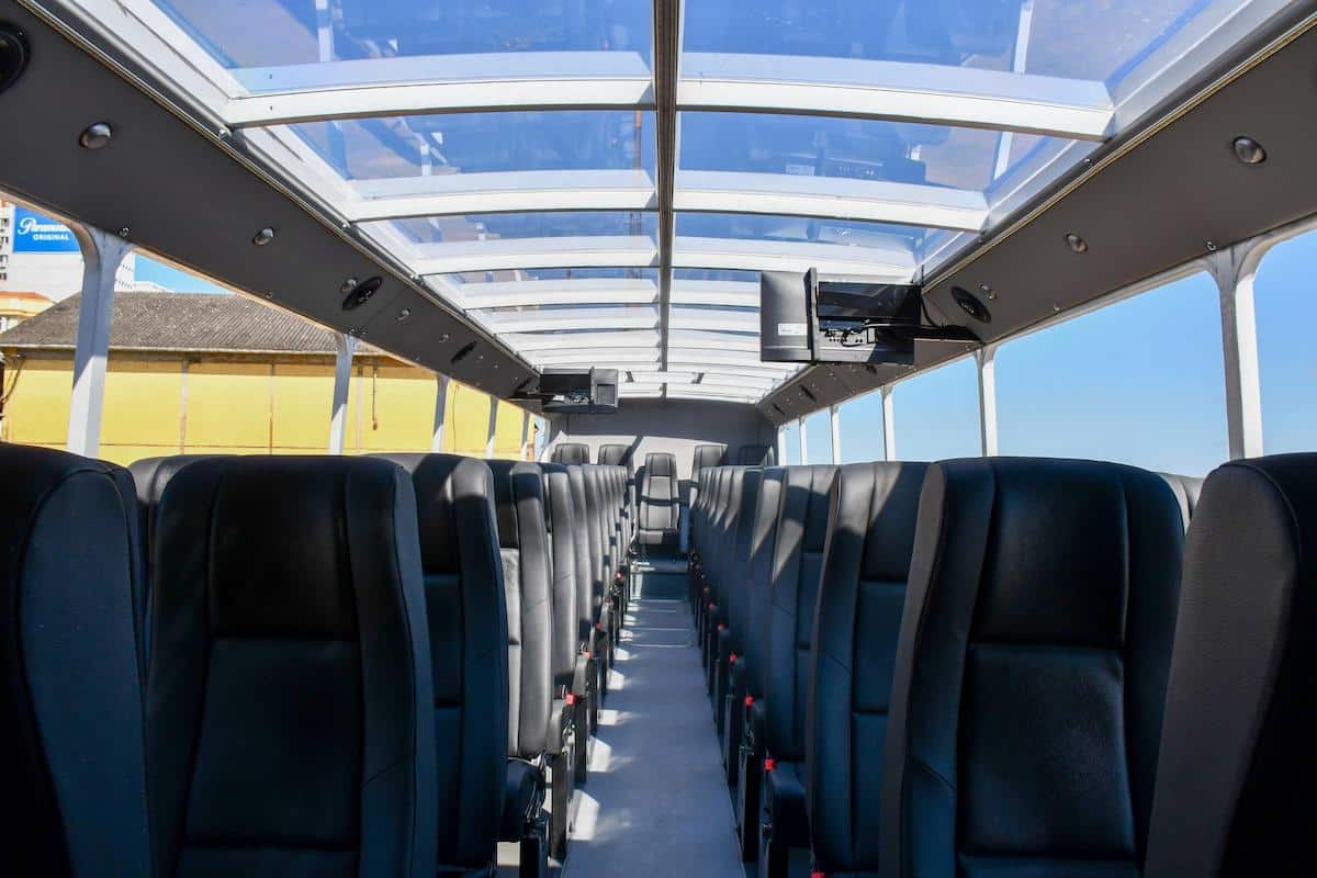Teto panorâmico! Novo ônibus turístico começa a circular em Porto ...