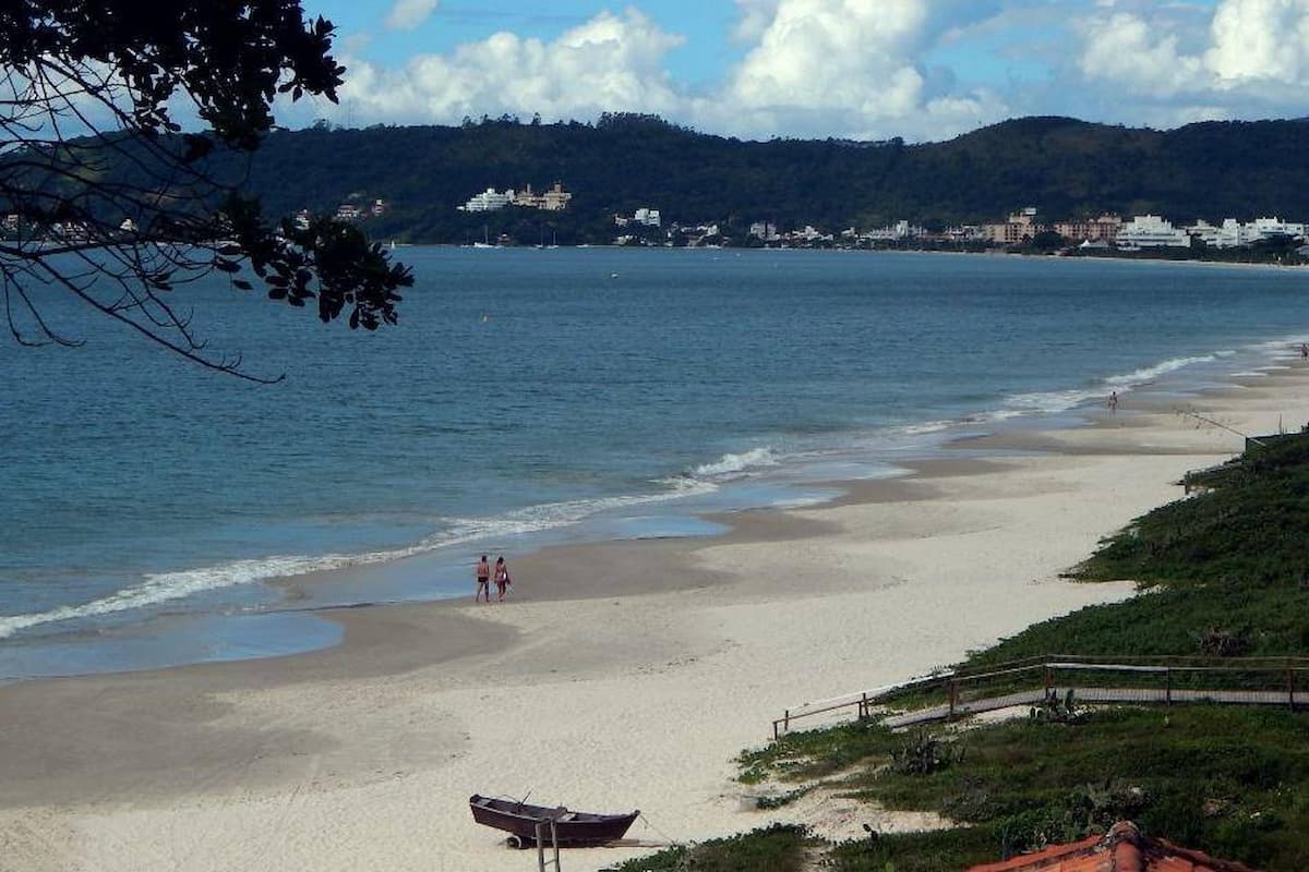 4 praias de mar calmo em Santa Catarina para curtir com a família ...